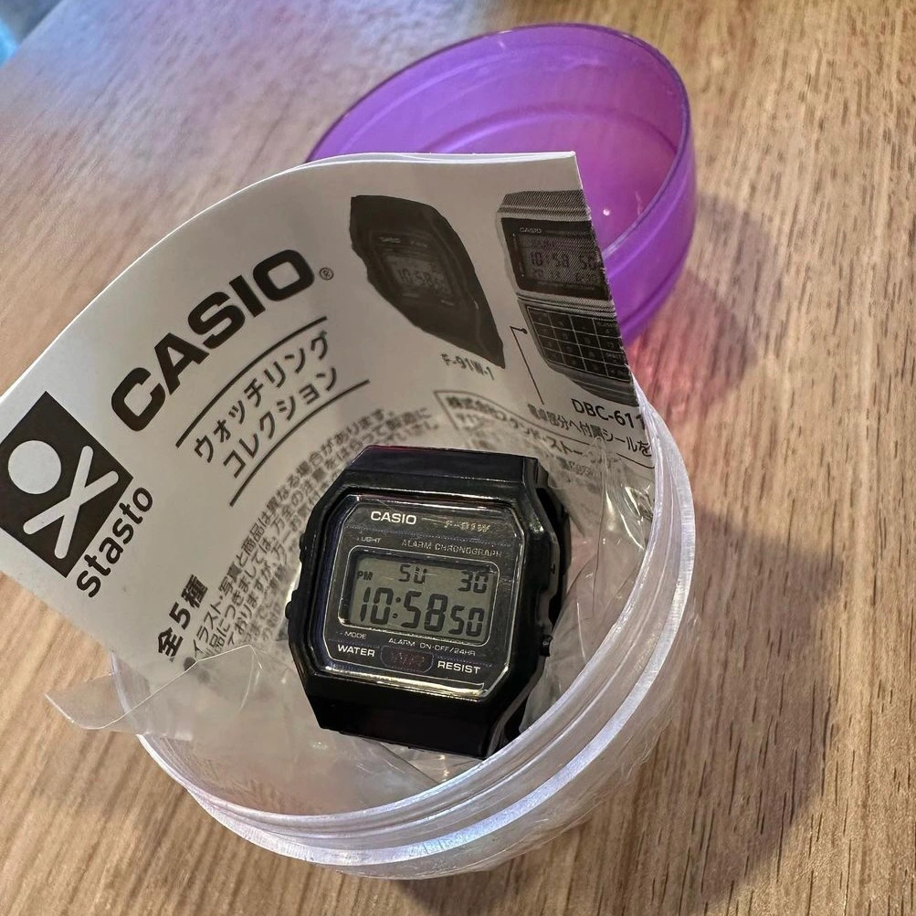 【日本】最迷你手錶！ 縮小版「CASIO戒指手錶扭蛋」超可愛復古風 不到100元就能開扭 | boMb01